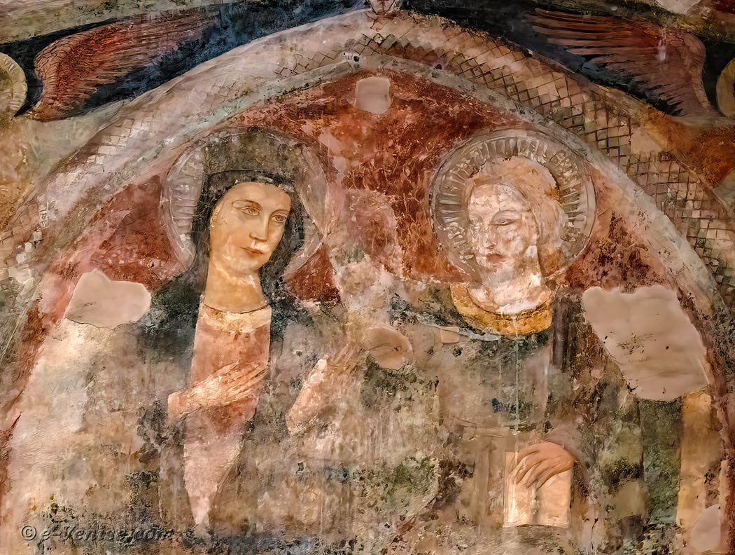 7e édicule du Panthéon à Rome, Couronnement de la Vierge