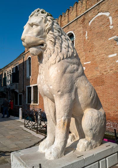 The Lion of Piraeus and the Greek lions of Venice Arsenal