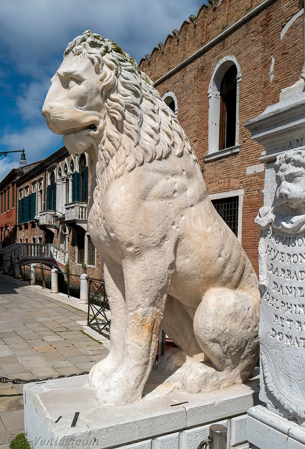 The Lion of Piraeus and the Greek lions of Venice Arsenal