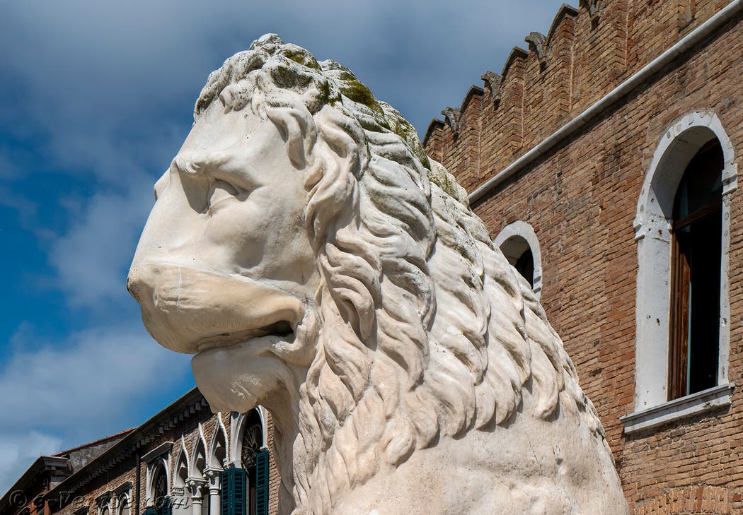 The Lion of Piraeus and the Greek lions of Venice Arsenal
