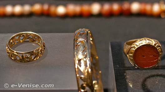 Laberintho Kunstschmiede in Venedig Goldschmuck Ringe